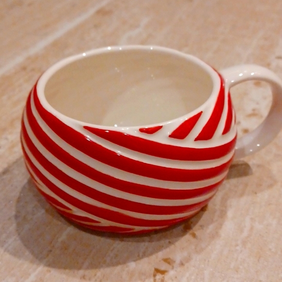 Starbucks | Dining | Starbucks Redwhite Swirl Flat Mug | Poshmark